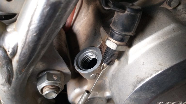 How To Properly Check Oil On A Dirt Bike - Motocross Hideout